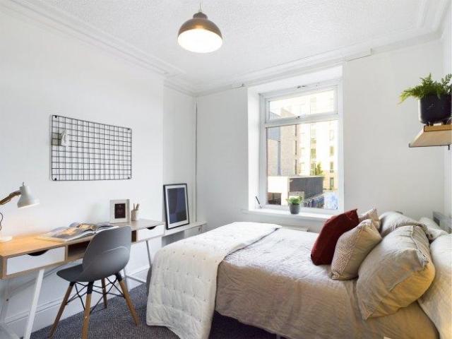 Gladstone Terrace 5 bed house share to rent £2,795 pcm £645 pw