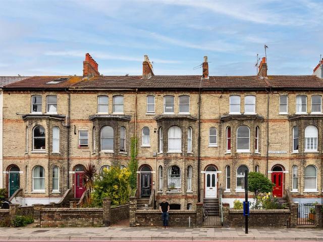 Gladstone Terrace, Brighton BN2, 2 bed flat to rent, £1,550 pcm | PrimeLocation