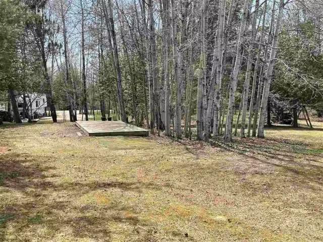 Gladwin, Two contiguous camping lots in a peaceful 3/4 acre