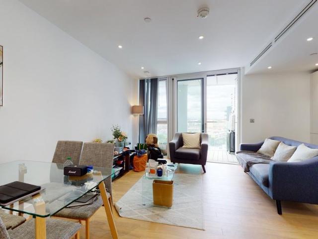 Gladwin Tower, Nine Elms, SW8 1 bed apartment to rent £3,300 pcm £762 pw