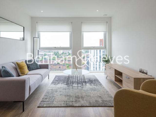 Gladwin Tower, Nine Elms SW8 1 bed apartment to rent £2,950 pcm £681 pw