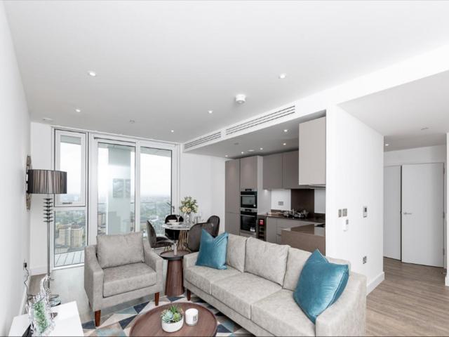 Gladwin Tower, Wandsworth Rd, SW8 2 bed apartment to rent £4,300 pcm £992 pw