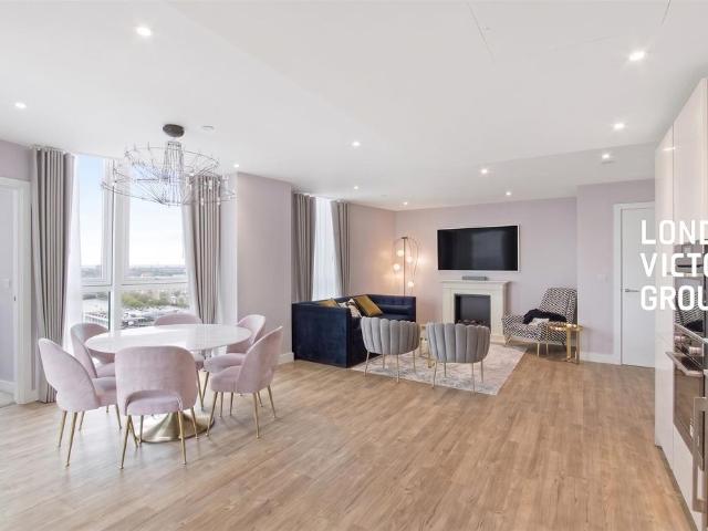 Gladwin Tower, 50 Wandsworth Road, London SW8, 3 bed flat to rent, £5,634 pcm | PrimeLocation