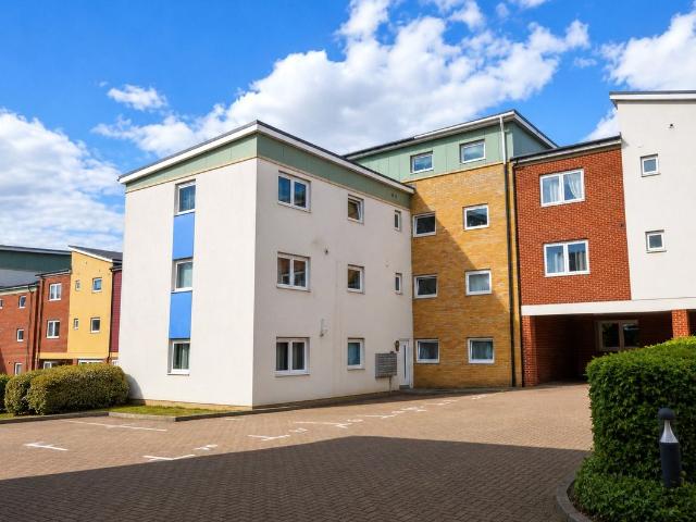 Gladwin Way, Harlow, Essex CM20, 2 bed flat to rent, £1,400 pcm | PrimeLocation