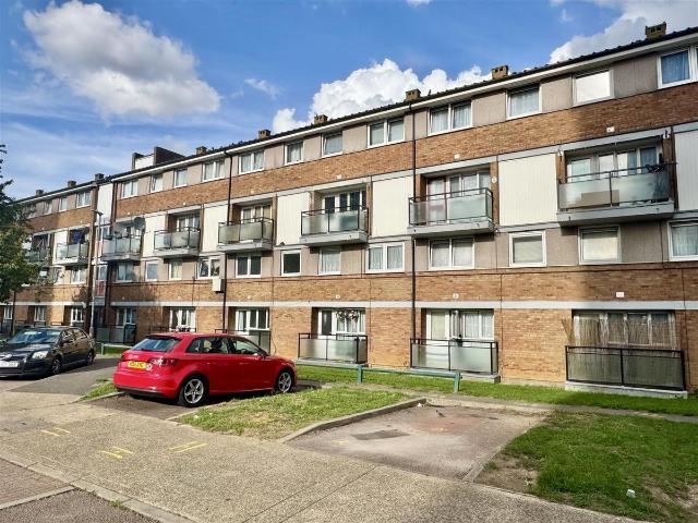 Glaisdale, Luton LU4, 3 bed maisonette to rent, £1,200 pcm | PrimeLocation