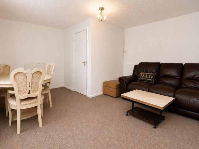 Glaisdale, Luton LU4, 3 bed flat to rent, £1,350 pcm | PrimeLocation