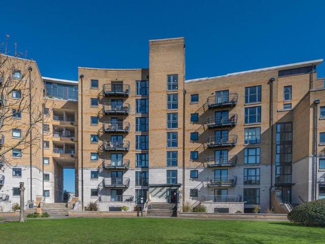 Glaisher Street, Greenwich, London, SE8 3 bed flat to rent £3,100 pcm £715 pw