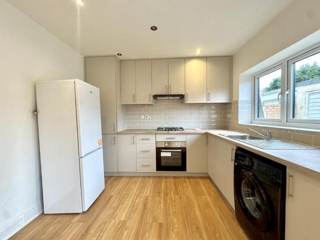 Glamis Crescent, Hayes, UB3 4 bed semi detached house to rent £2,650 pcm £612 pw