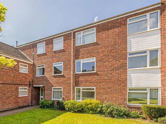 Glamorgan Road, Kingston Upon Thames KT1 1 bed flat to rent £1,695 pcm £391 pw