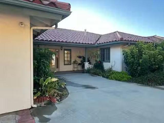 Glamorous view and privacy 2908 Lakemont Dr