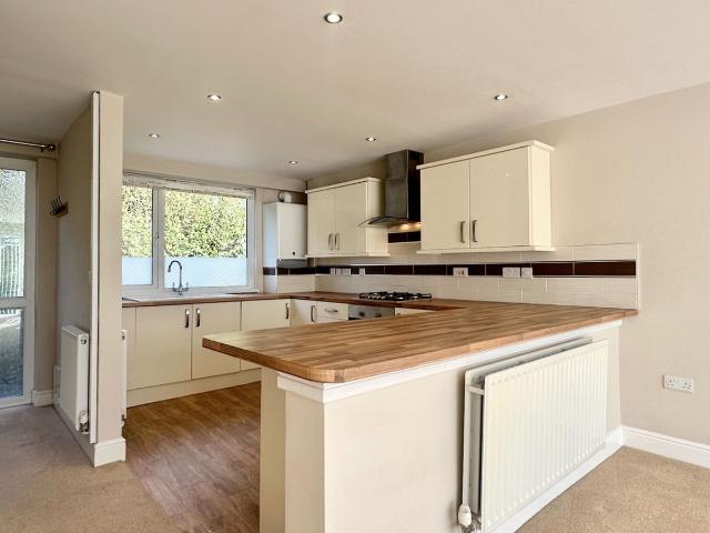 Glan Yr Afon Court, Sketty SA2, 2 bed flat to rent, £900 pcm | PrimeLocation