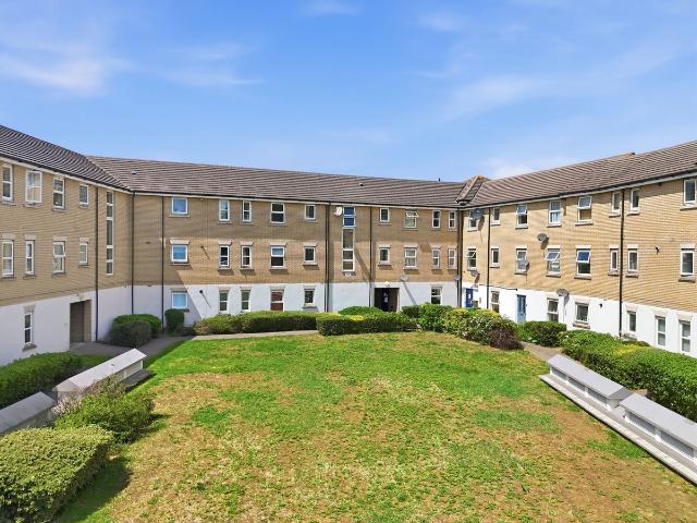 Glandford Way, Chadwell Heath RM6, 2 bed flat to rent, £1,800 pcm | PrimeLocation