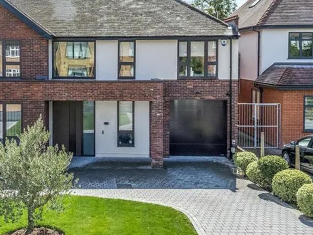 Glanleam Road, London, HA7 4NW, United Kingdom | 5 bed house for rent #165462370 | Rentberry