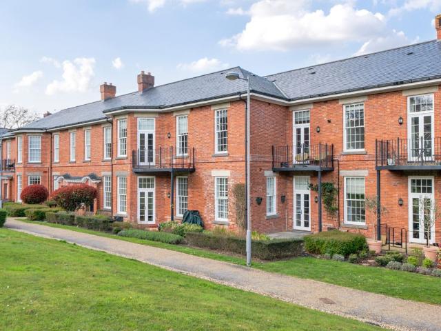 Glanville Way, Epsom KT19, 2 bed flat to rent, £2,200 pcm | PrimeLocation