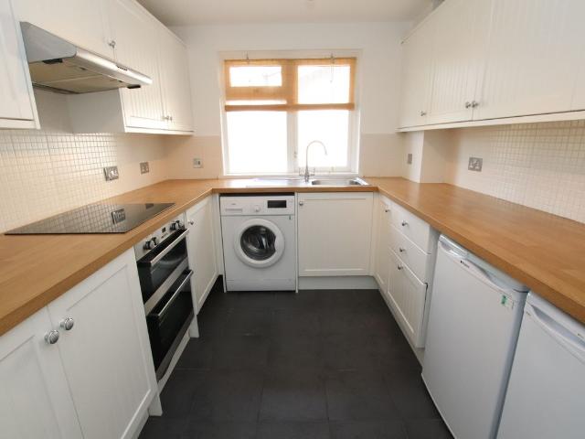 Glasgow G74, 2 bed flat to rent, £750 pcm | PrimeLocation