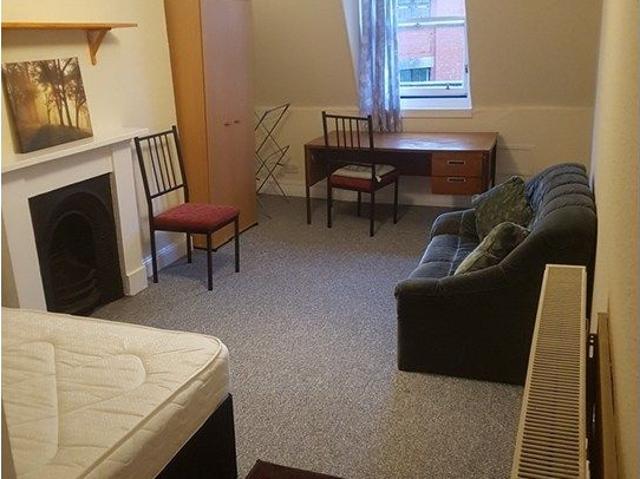 Glasgow, Glasgow G12, 2 bed flat to rent, £1,200 pcm | PrimeLocation