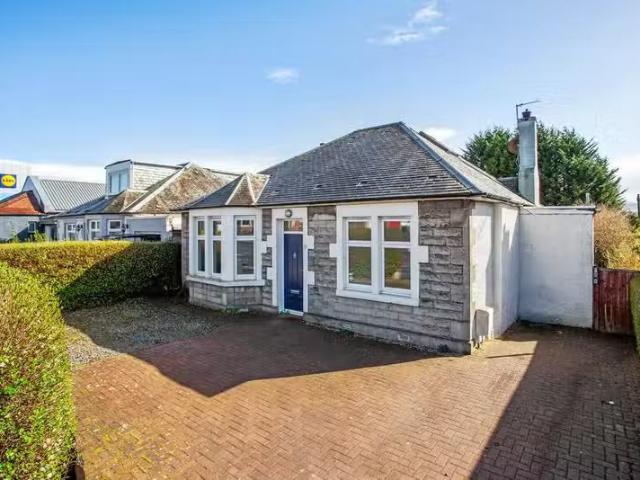 Glasgow Road, Edinburgh EH12 4 bed detached bungalow for sale.