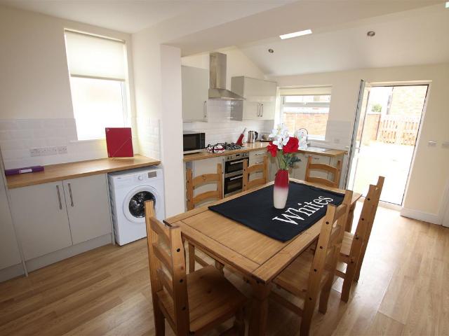 Glasgow Street, Northampton NN5, Room to rent, £475 pcm | PrimeLocation
