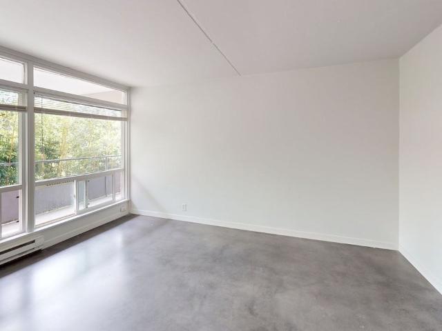 Glass Flats 1 Bedroom Apartment for Rent at 910 10th Ave E, Seattle, WA 98102 Broadway