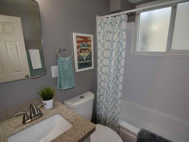 Glass Flats 1 Bedroom Apartment for Rent at 910 10th Ave E, Seattle, WA 98102 Broadway