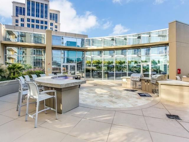 Glass House by Windsor 1 Bedroom Apartment for Rent at 2728 Mckinnon St, Dallas, TX 75201 Uptown