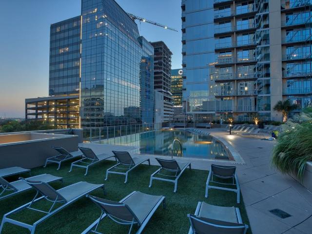 Glass House by Windsor 1 Bedroom Apartment for Rent at 2728 Mckinnon St, Dallas, TX 75201 Uptown