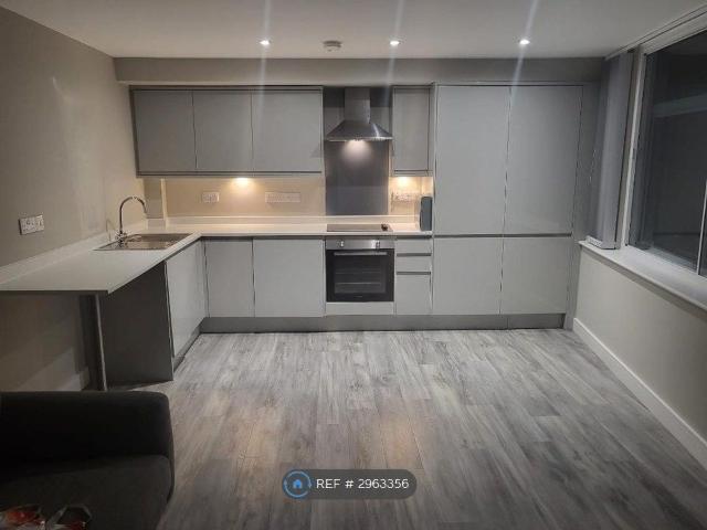 Glasshouse, Bedford MK40, 2 bed flat to rent, £1,250 pcm | PrimeLocation