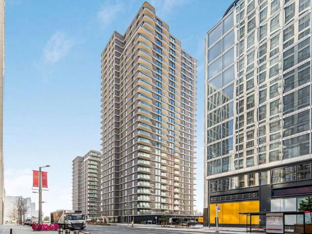 Glasshouse Gardens, London E20 2 bed flat to rent £2,800 pcm £646 pw