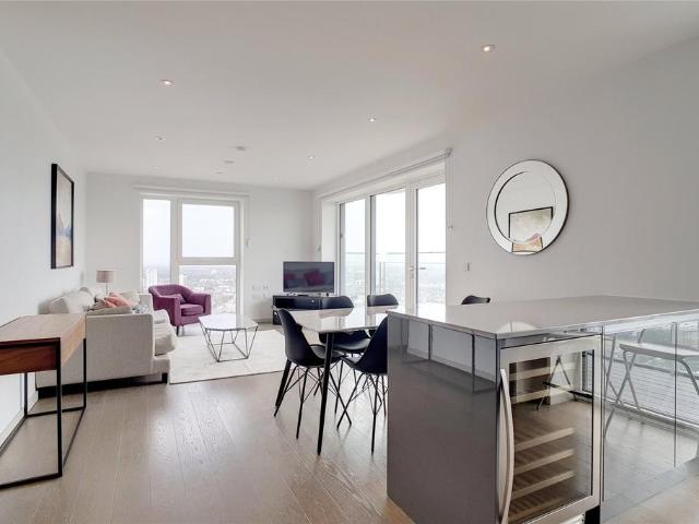 Glasshouse Gardens London E20 3 bed flat to rent £4,000 pcm £923 pw