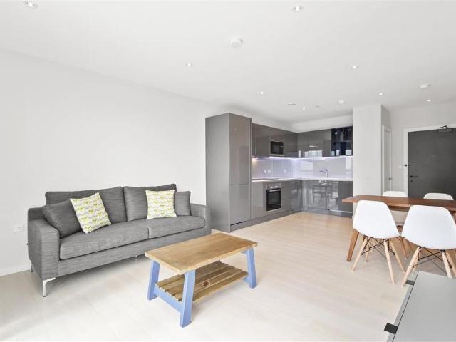 Glasshouse Gardens Stratford E20 1 bed flat to rent £2,400 pcm £554 pw