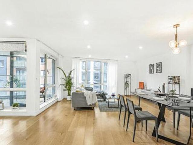 Glasshouse Yard, London, 2 Bedroom Apartment