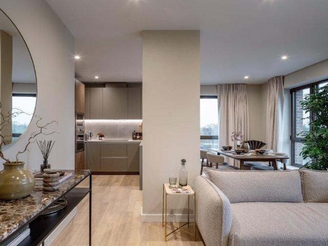 Glassworks Court, Greenford UB6 2 bed flat to rent £2,630 pcm £607 pw