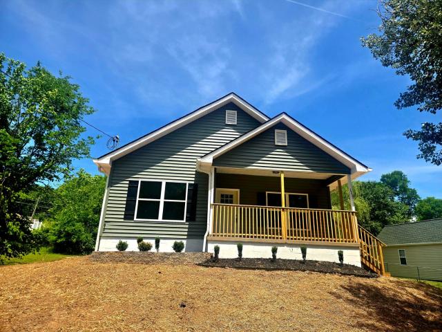 Gleaming new 3br/2ba construction in South Knoxville