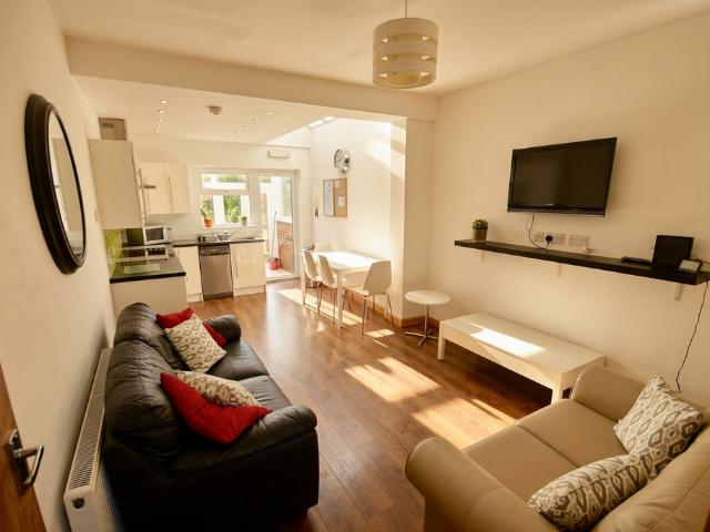 Gleave Road 3 bed, Selly Oak B29 3 bed house to rent £1,564 pcm £361 pw