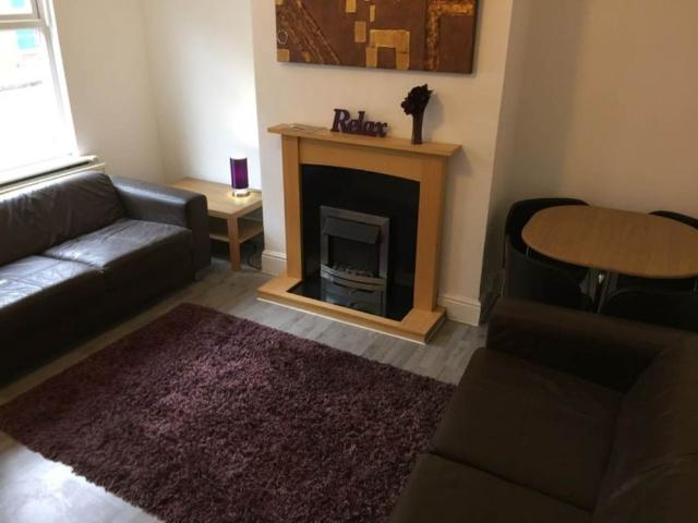 Glebe Avenue Room 1, Kirkstall, Leeds
