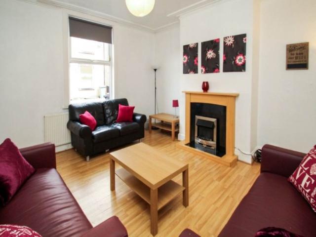 Glebe Avenue Room 1, Kirkstall, Leeds