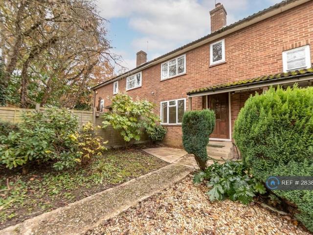 Glebe Close, Tadley, RG26 3 bed terraced house to rent £1,475 pcm £340 pw