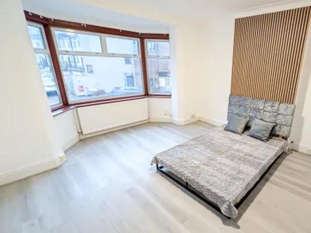 Glebe Crescent, London, NW4 1BU, United Kingdom | Room for rent #167382982 | Rentberry
