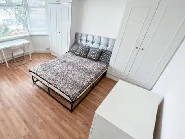 Glebe Crescent, London, NW4 1BU, United Kingdom | Room for rent #118062209 | Rentberry
