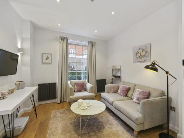 Glebe Place, Chelsea, SW3 2 bed apartment to rent £4,000 pcm £923 pw