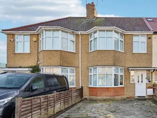 Glebe Primary School, Glebe Avenue, Queensbury, London, HA3 9LF, United Kingdom | 3 bed townhouse for rent #139402468 | Rentberry