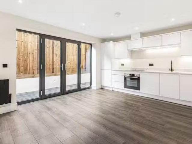 Glebe Road, London, E8 4BD