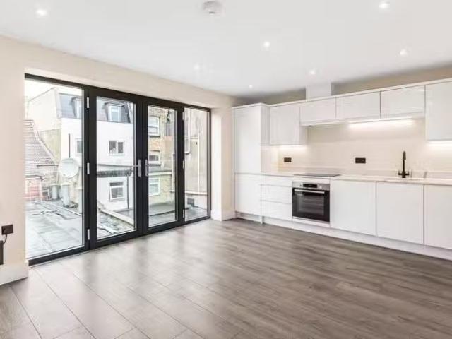 Glebe Road, London, E8 4BD