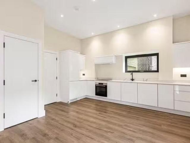 Glebe Road, London, E8 4BD