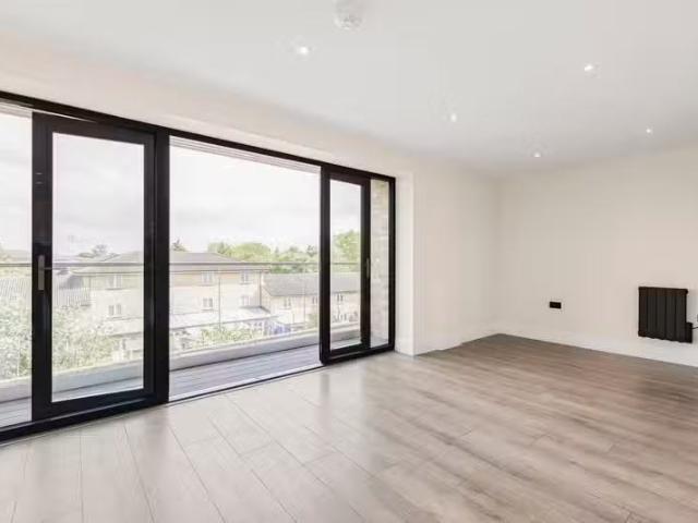 Glebe Road, London, E8 4BD