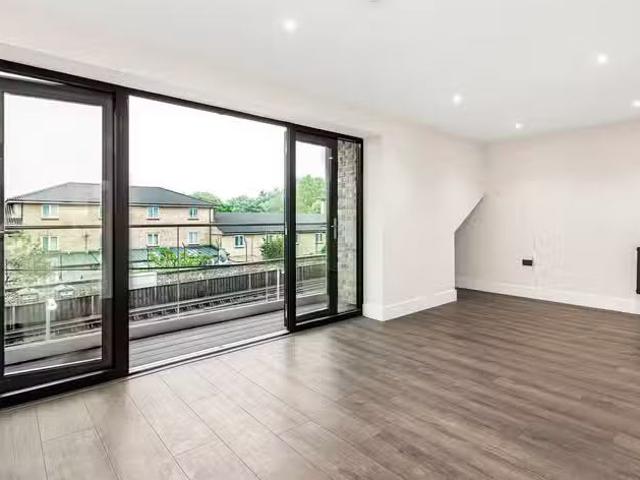 Glebe Road, London, E8 4BD