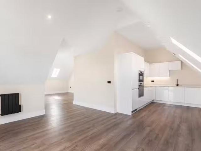 Glebe Road, London, E8 4BD