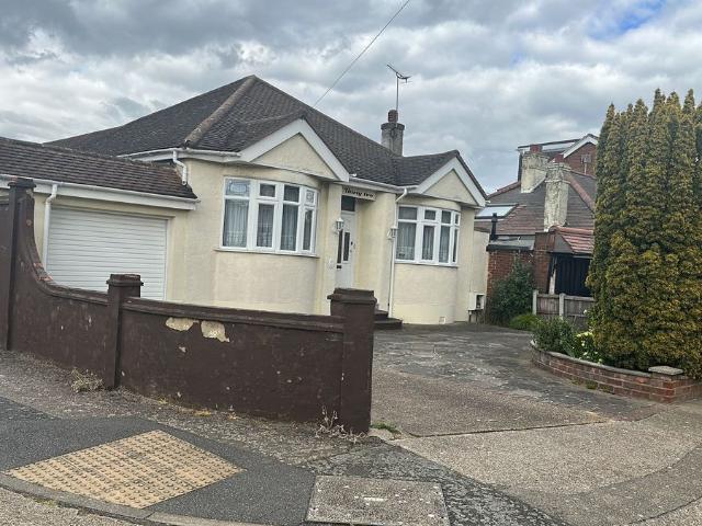 Glebe Road, Rainham RM13, 3 bed bungalow to rent, £2,350 pcm | PrimeLocation