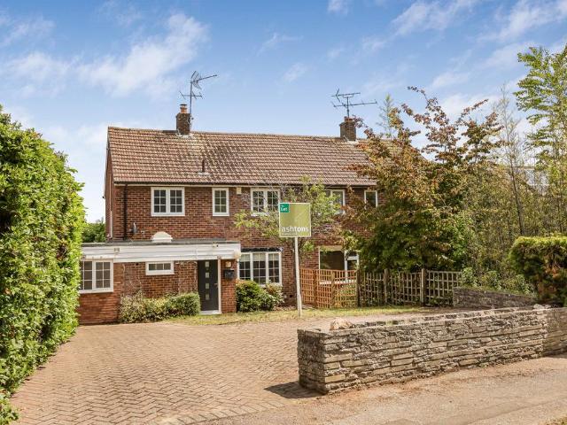 Glebe Road, Welwyn, Hertfordshire, AL6 4 bed semi detached house to rent £2,750 pcm £635 pw