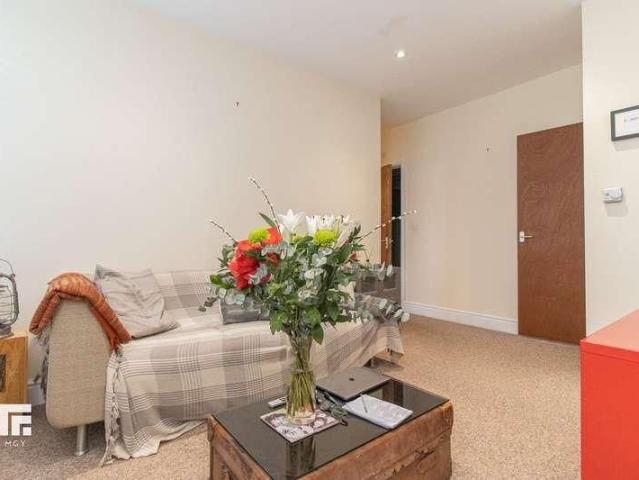 Glebe Street, Glebe Street, CF64